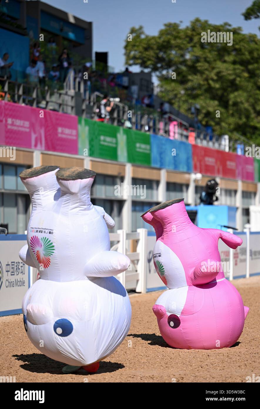 (251117) -- SHENZHEN, Nov. 17, 2025 (Xinhua) -- Mascots are seen before ...