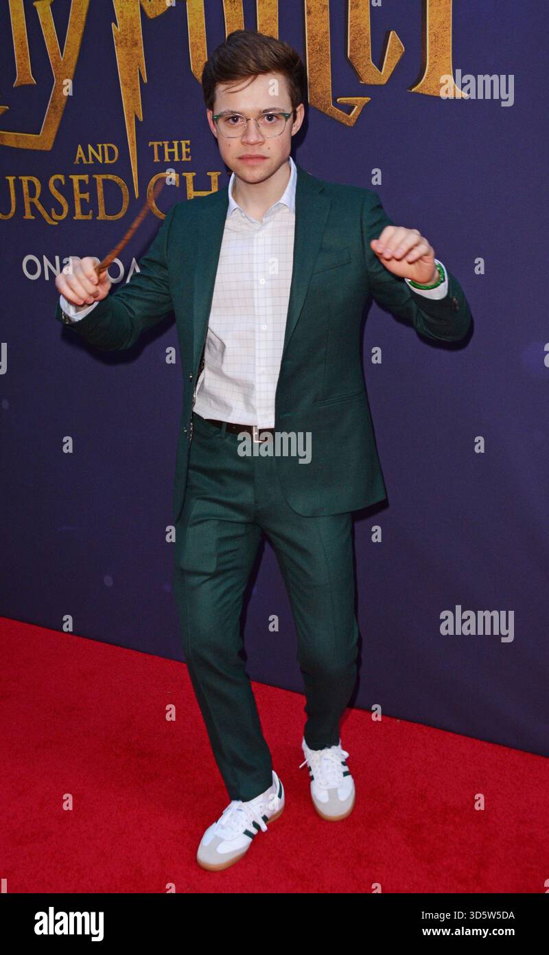 Photo by: zz/Patricia Schlein/STAR MAX/IPx 2025 11/16/25 Aidan Close at ...