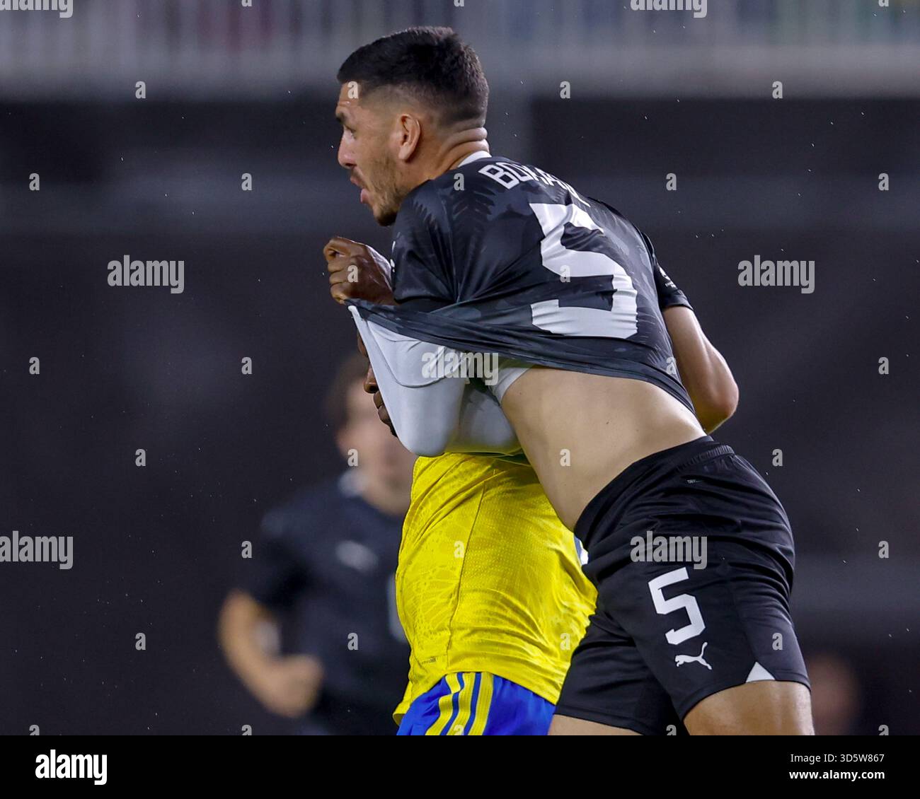 FORT LAUDERDALE - NOVEMBER 15: New Zealand defender Michael Boxall (5) battle for the ball in ...