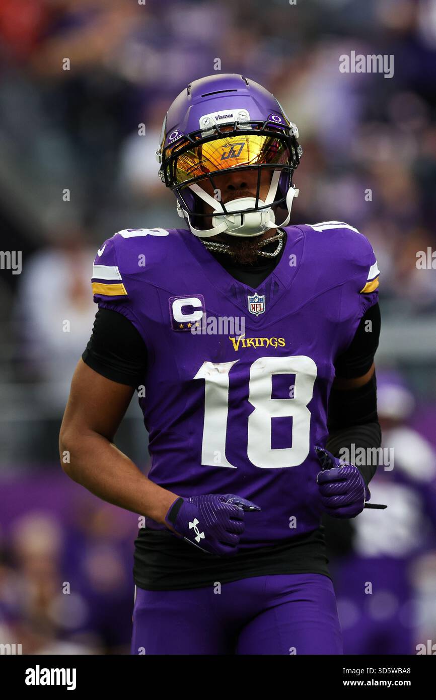 Minnesota Vikings wide receiver Justin Jefferson warms up before an NFL ...