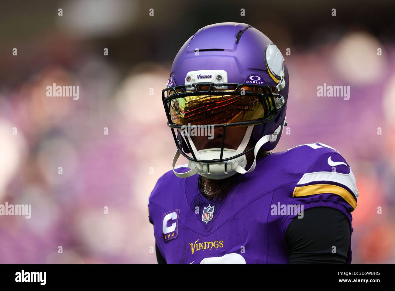 Minnesota Vikings wide receiver Justin Jefferson warms up before an NFL ...