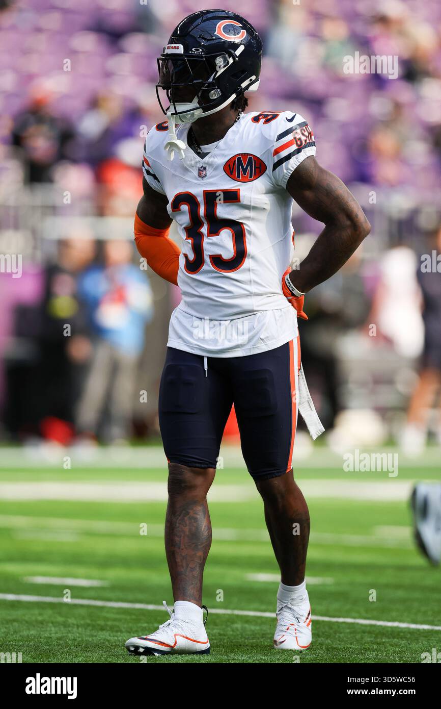 Chicago Bears safety C.J. Gardner-Johnson warms up before an NFL ...