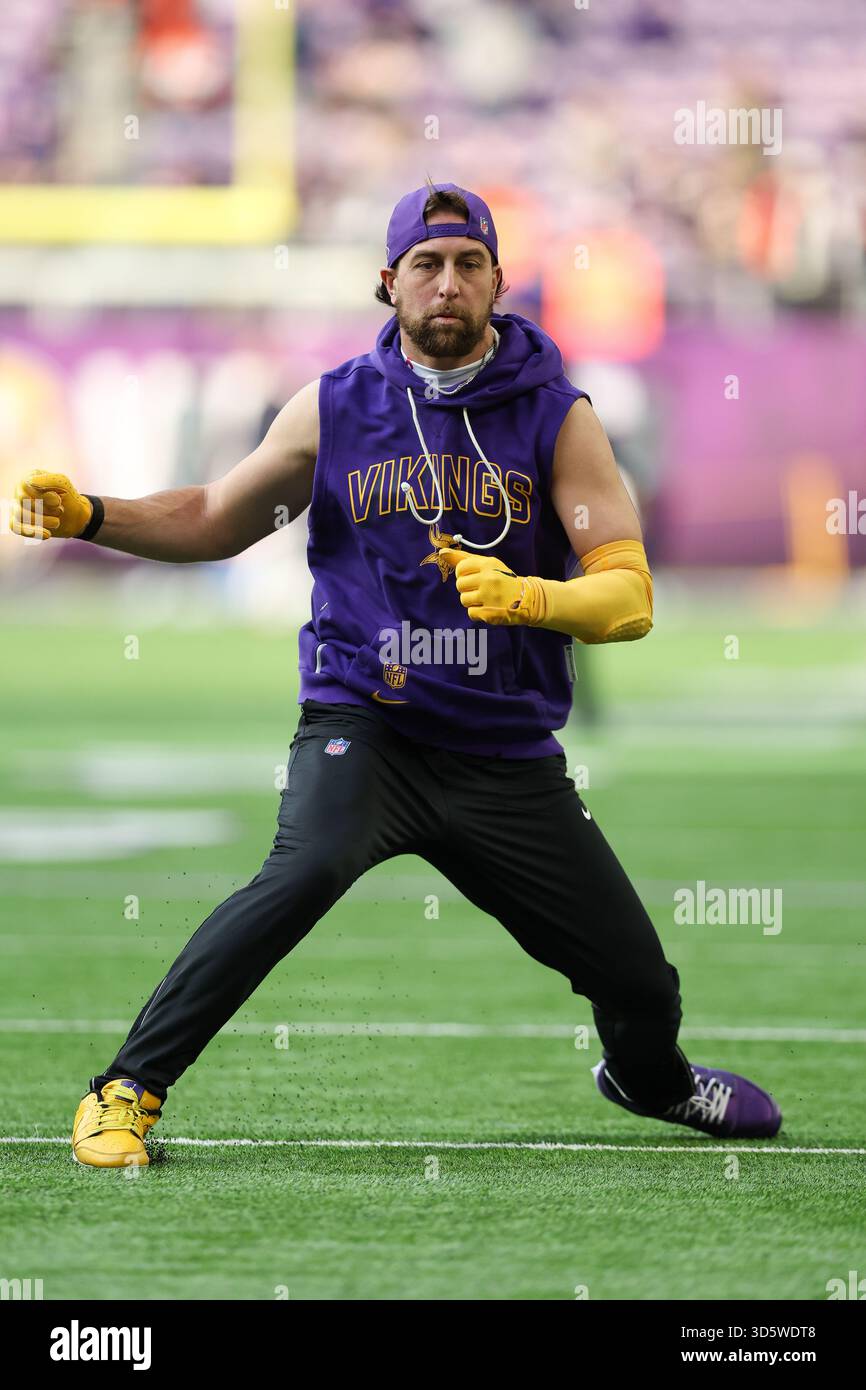Minnesota Vikings wide receiver Adam Thielen warms up before an NFL ...