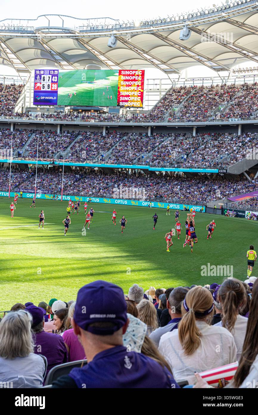 The Fremantle Dockers playing the Sydney Swans at Aussie Rules Football ...