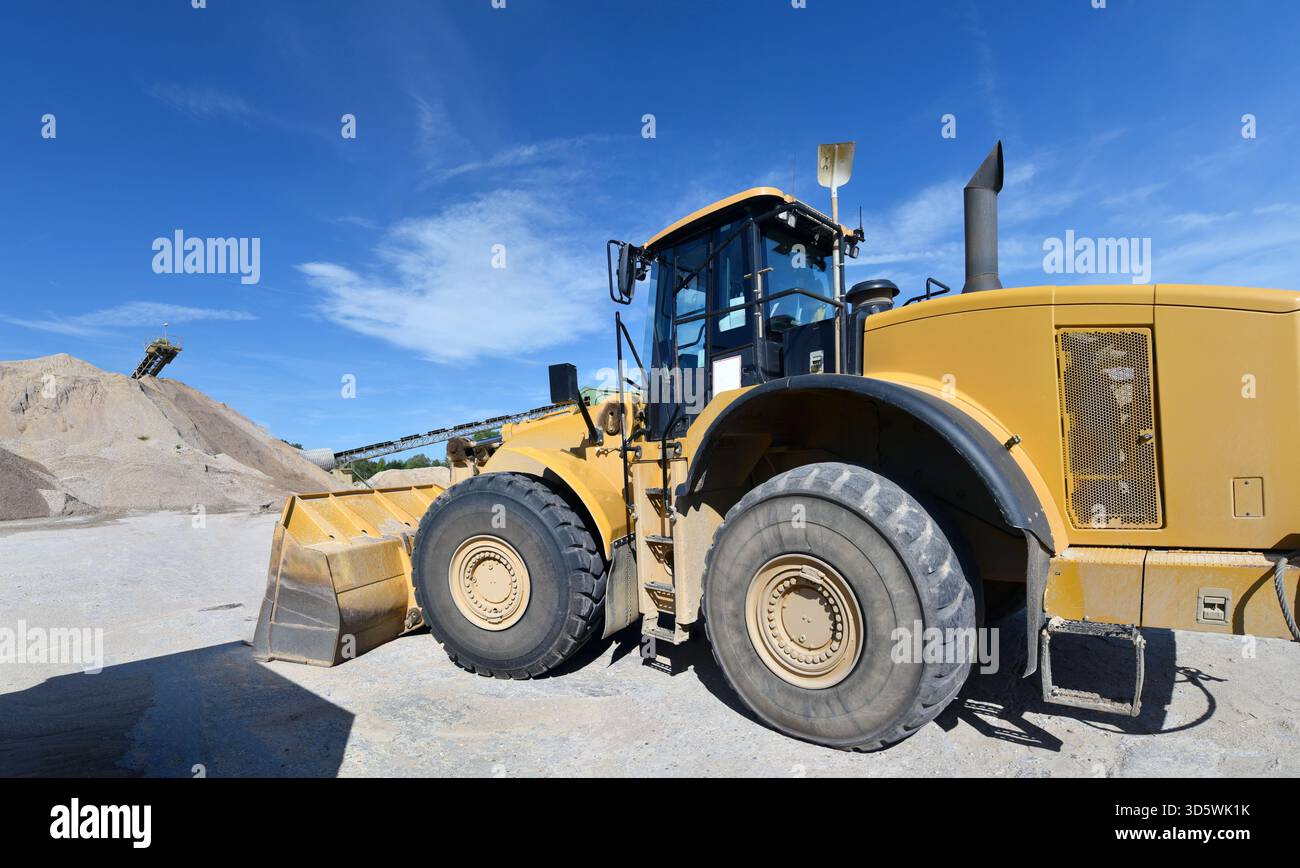 heavy construction machine in open-cast mining - wheel loader ...