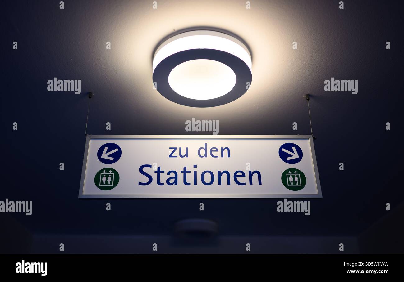 16 July 2025, Lower Saxony, Brunswick: A sign "to the wards" hangs in ...