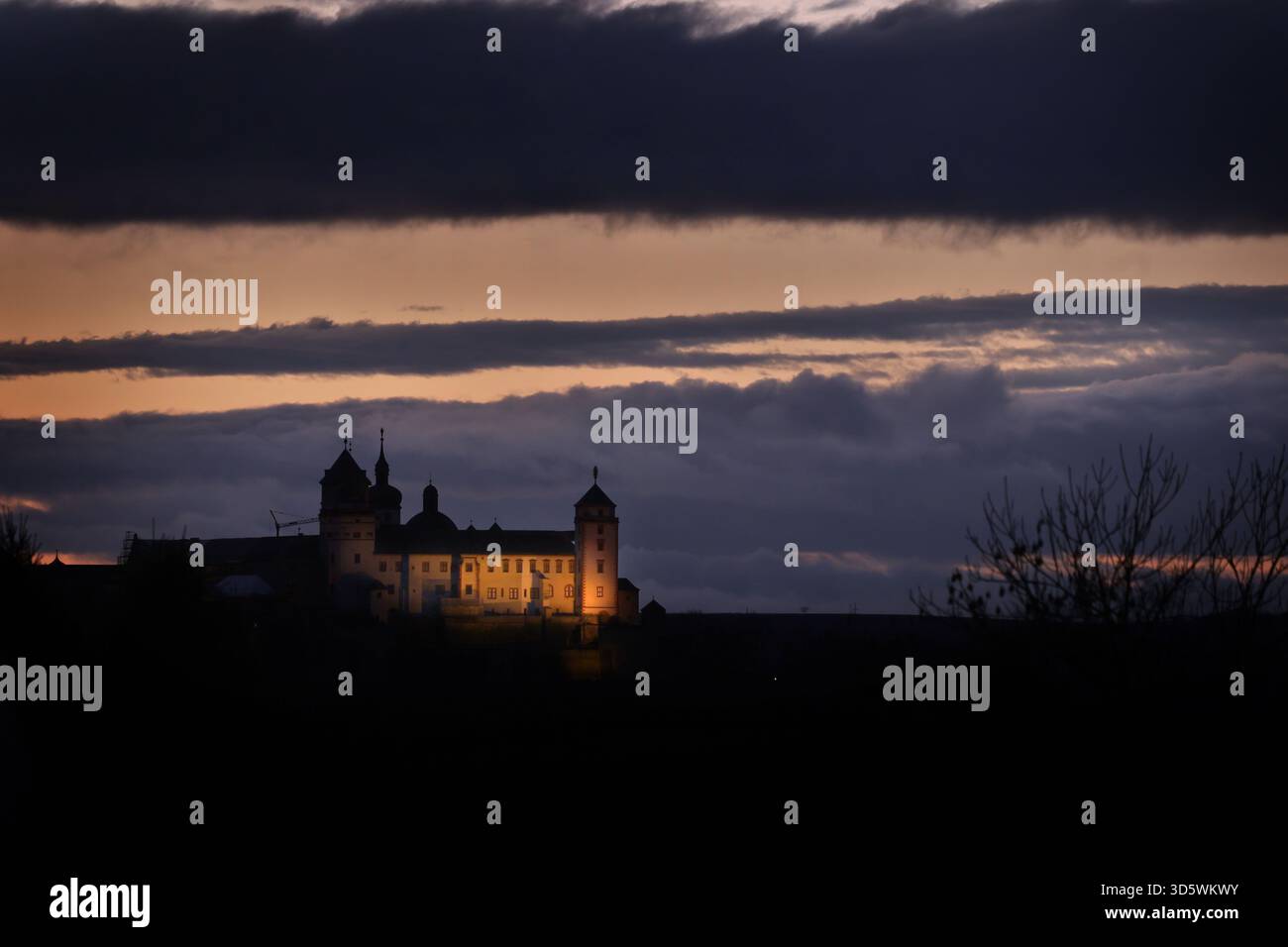dpatop - 17 November 2025, Bavaria, Würzburg: Rain clouds pass over ...