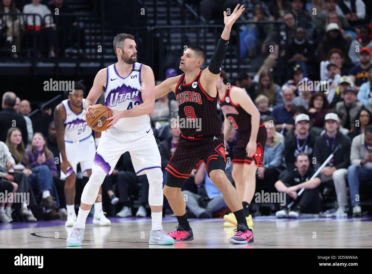 Utah Jazz forward Kevin Love (42) looks for the play as Chicago Bulls ...