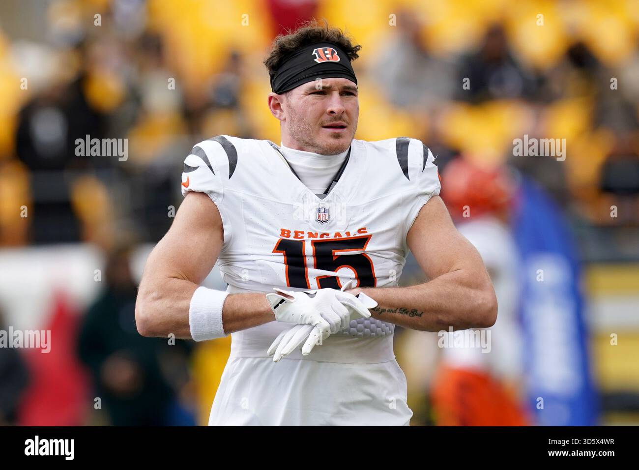 Cincinnati Bengals wide receiver Charlie Jones (15) warms up before an ...