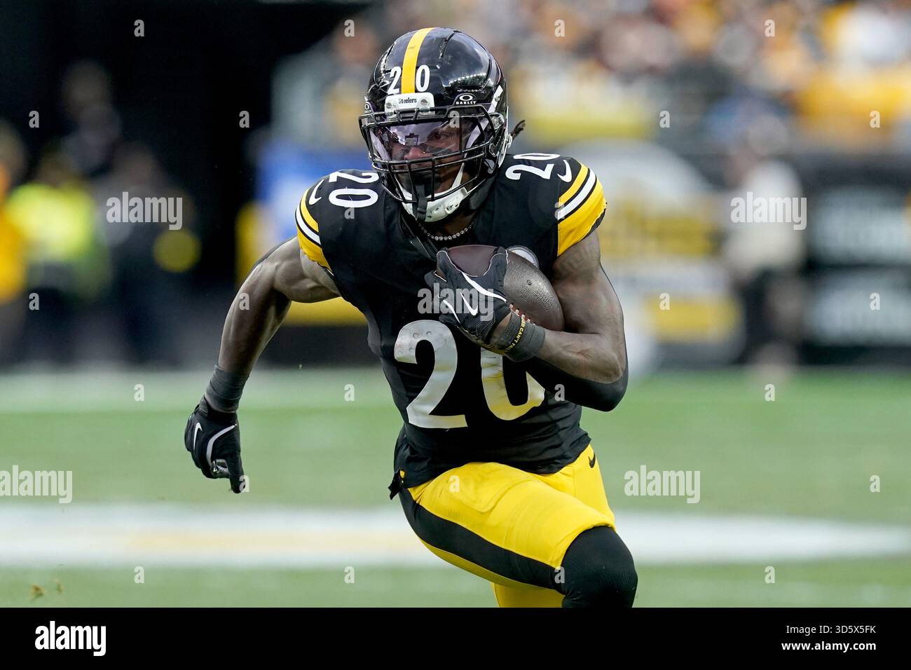 Pittsburgh Steelers running back Kaleb Johnson (20) carries during the ...