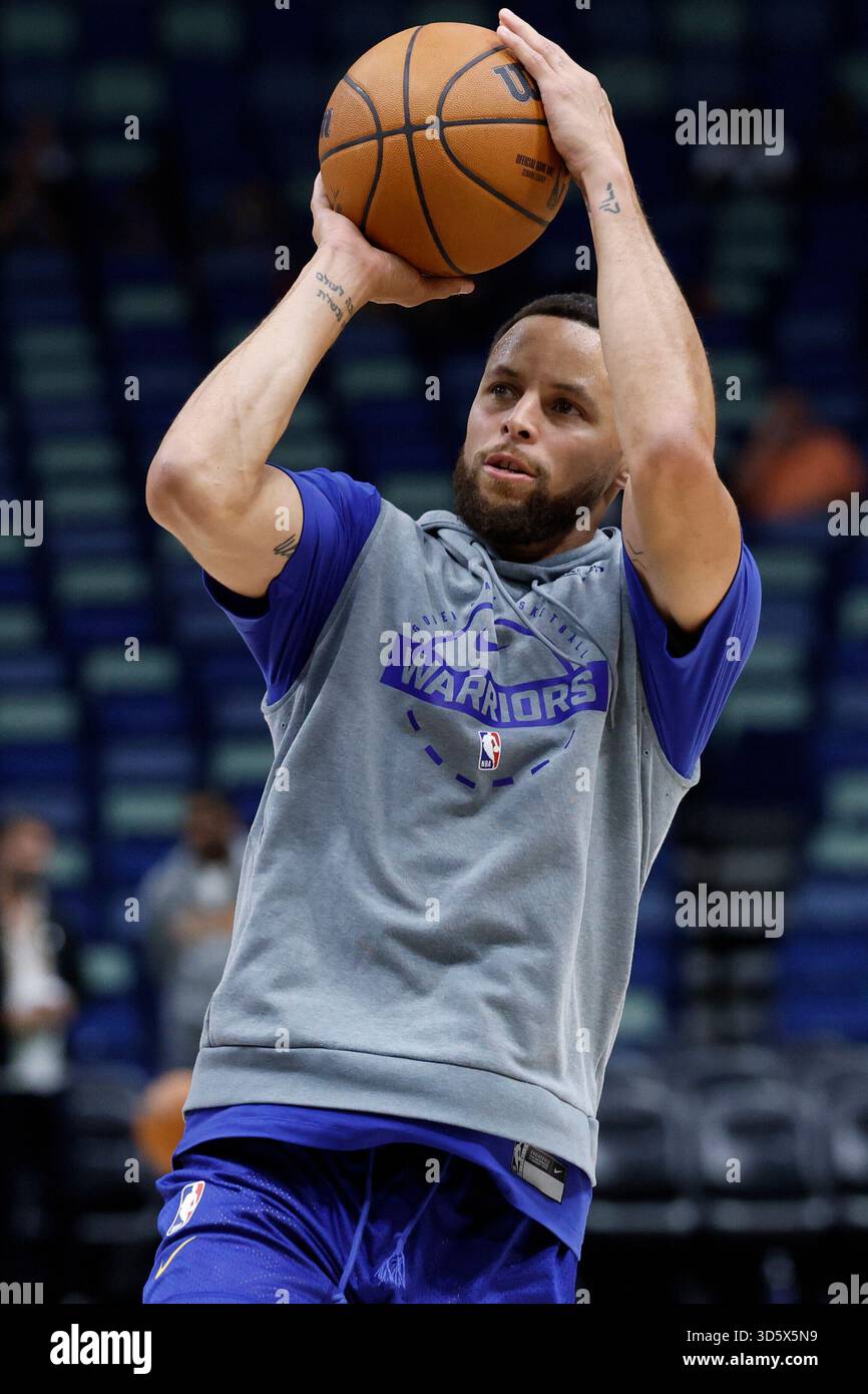 Golden State Warriors guard Stephen Curry warms up before an NBA ...