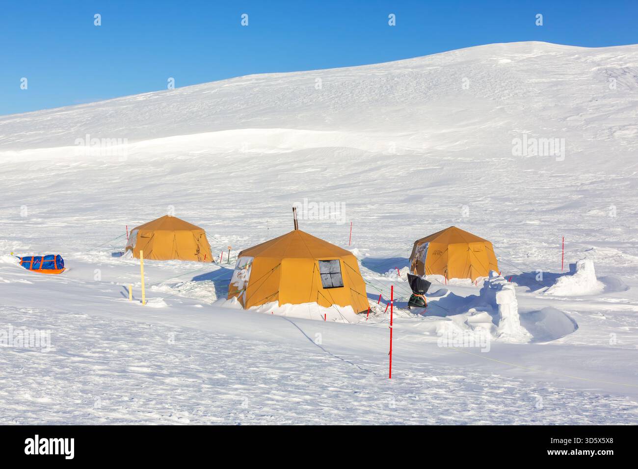 Arctic expedition camp tents hi-res stock photography and images - Alamy