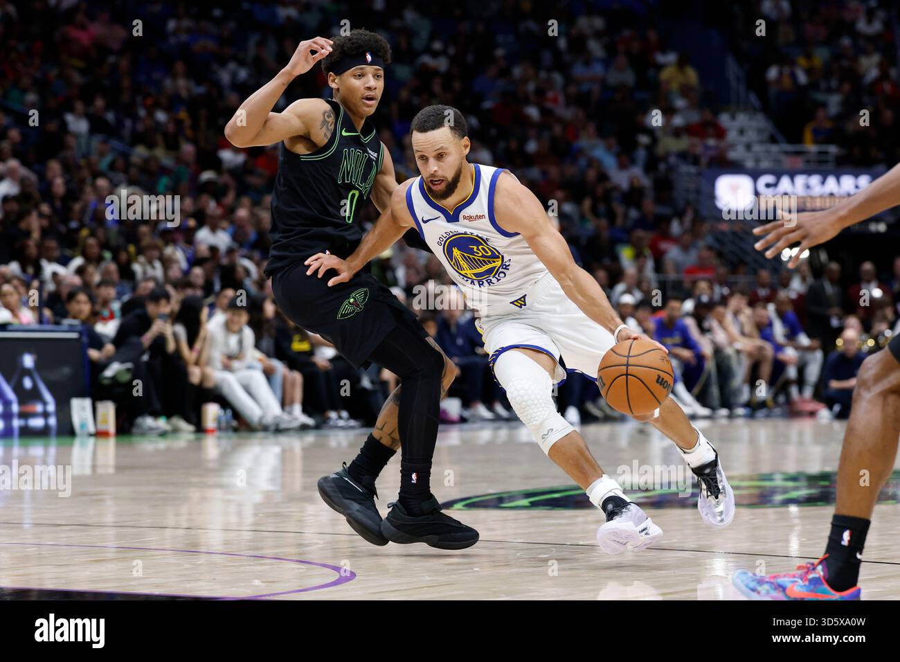 Golden State Warriors guard Stephen Curry (30) dribbles around New ...