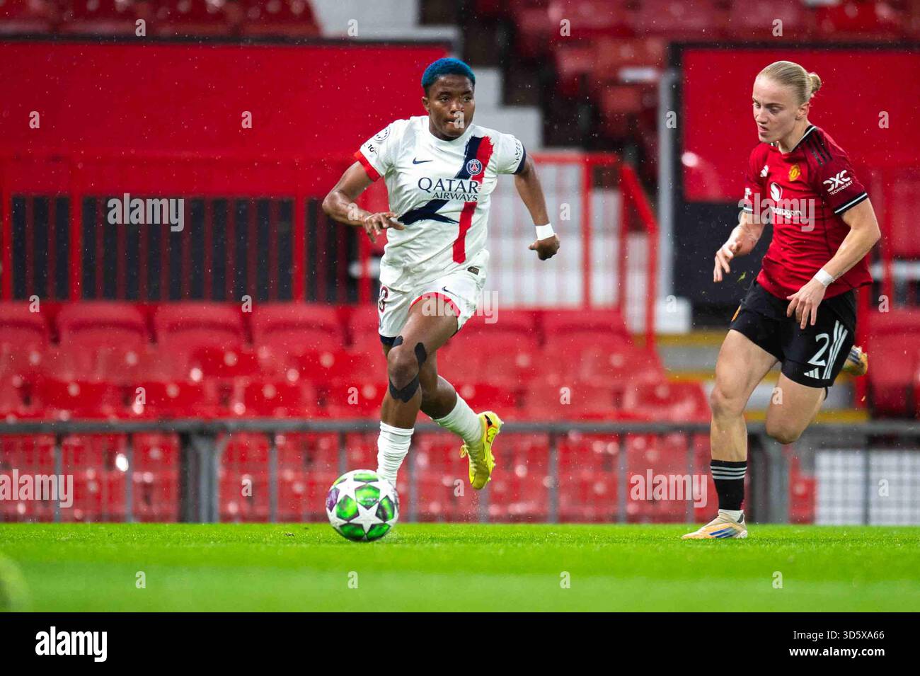 Old Trafford rasheedat Ajibade (10 PSG) and Anna Sanburg (2 Manchester ...