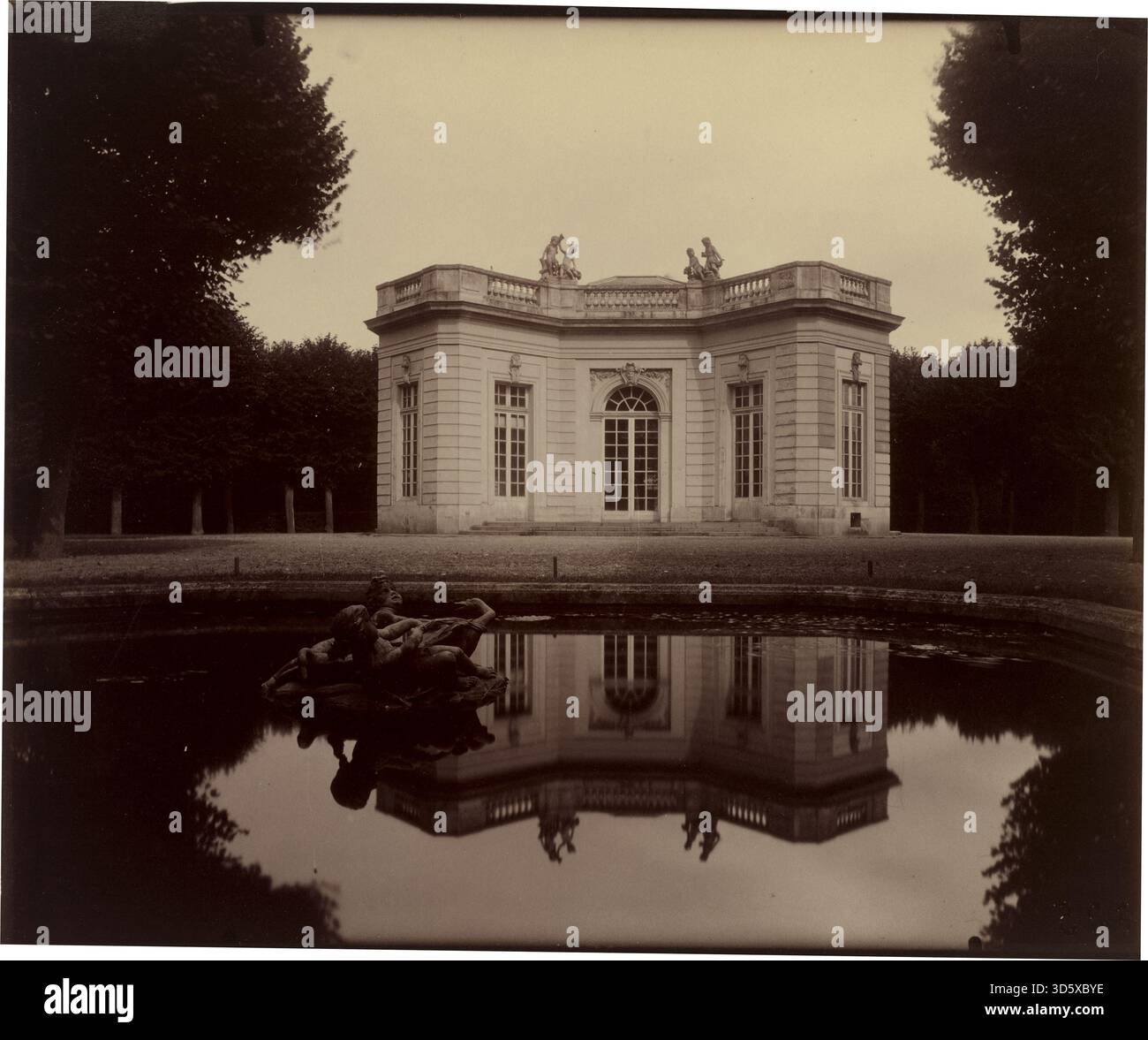 This 1923–1924 photograph by Eugène Atget depicts the Trianon, Pavillon ...