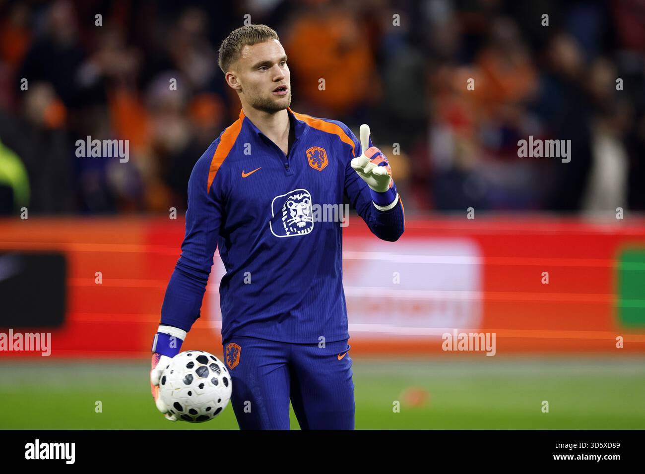 AMSTERDAM - Dutch goalkeeper Bart Verbruggen warms up before the World ...