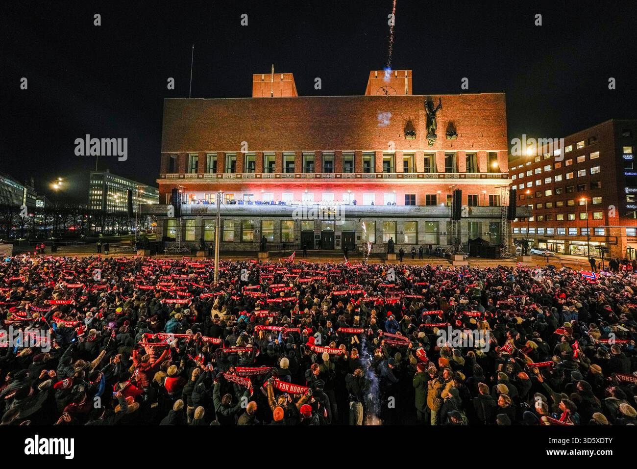 The Norwegian men's national football team greets the people from the ...