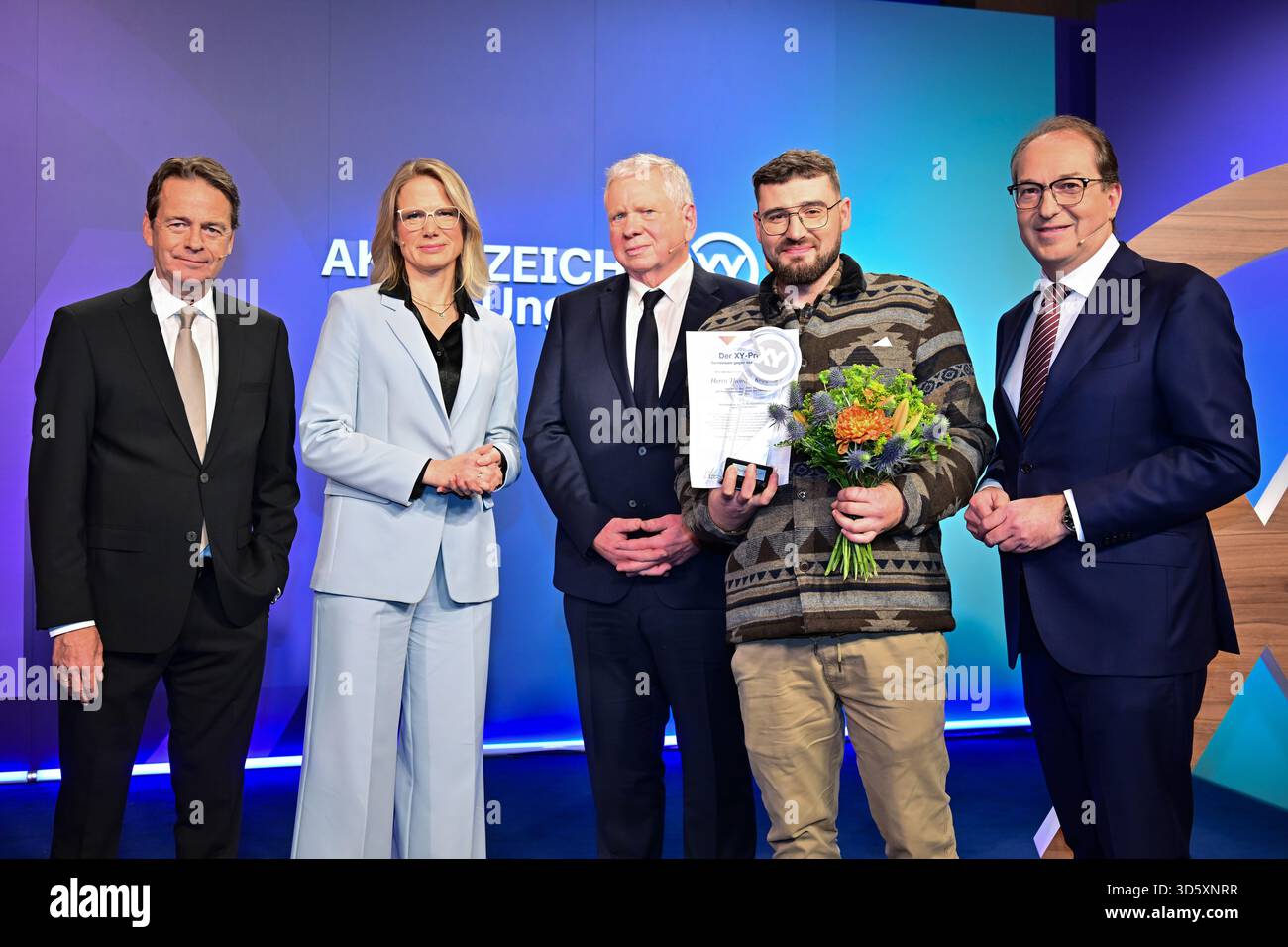 17 November 2025, Berlin: Rudi Cerne (l-r), presenter of "Aktenzeichen ...