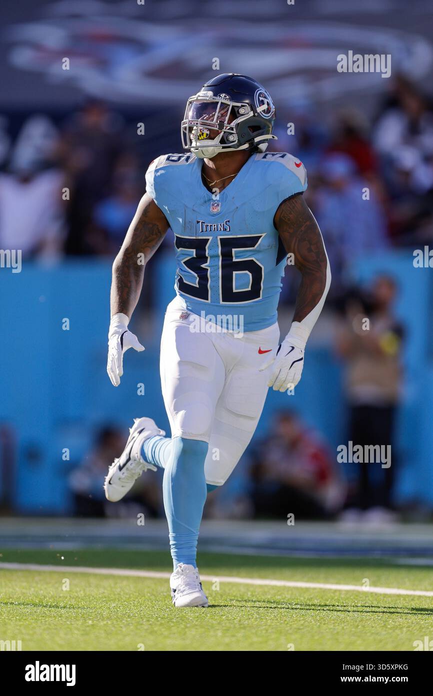Tennessee Titans running back Julius Chestnut (36) fields a kick off ...