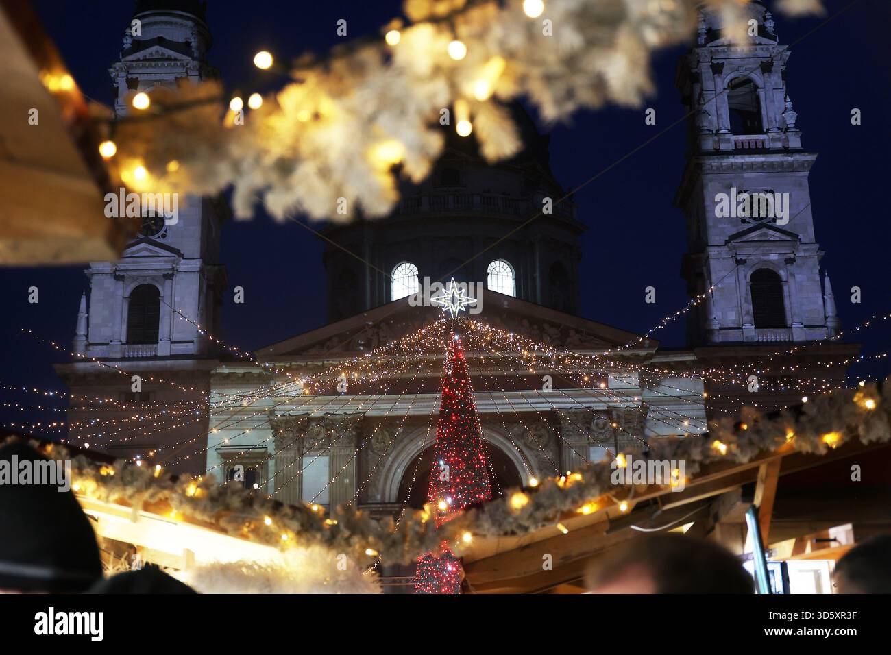 St. Stephen’s Basilica framed by the decorations of Advent Bazilika ...