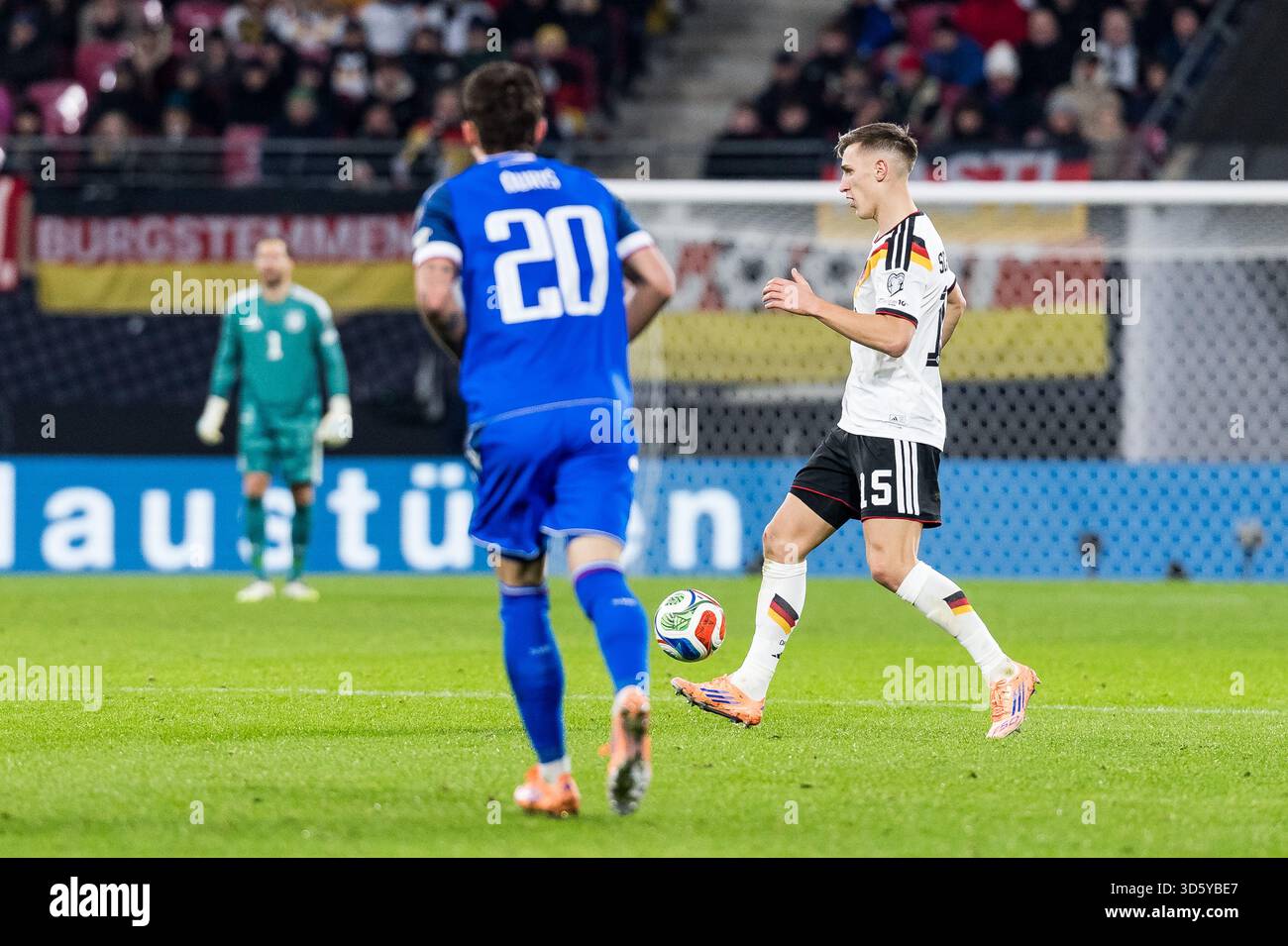One-on-one duel David Duris (Slovakia, 20), Nico Schlotterbeck (Germany ...