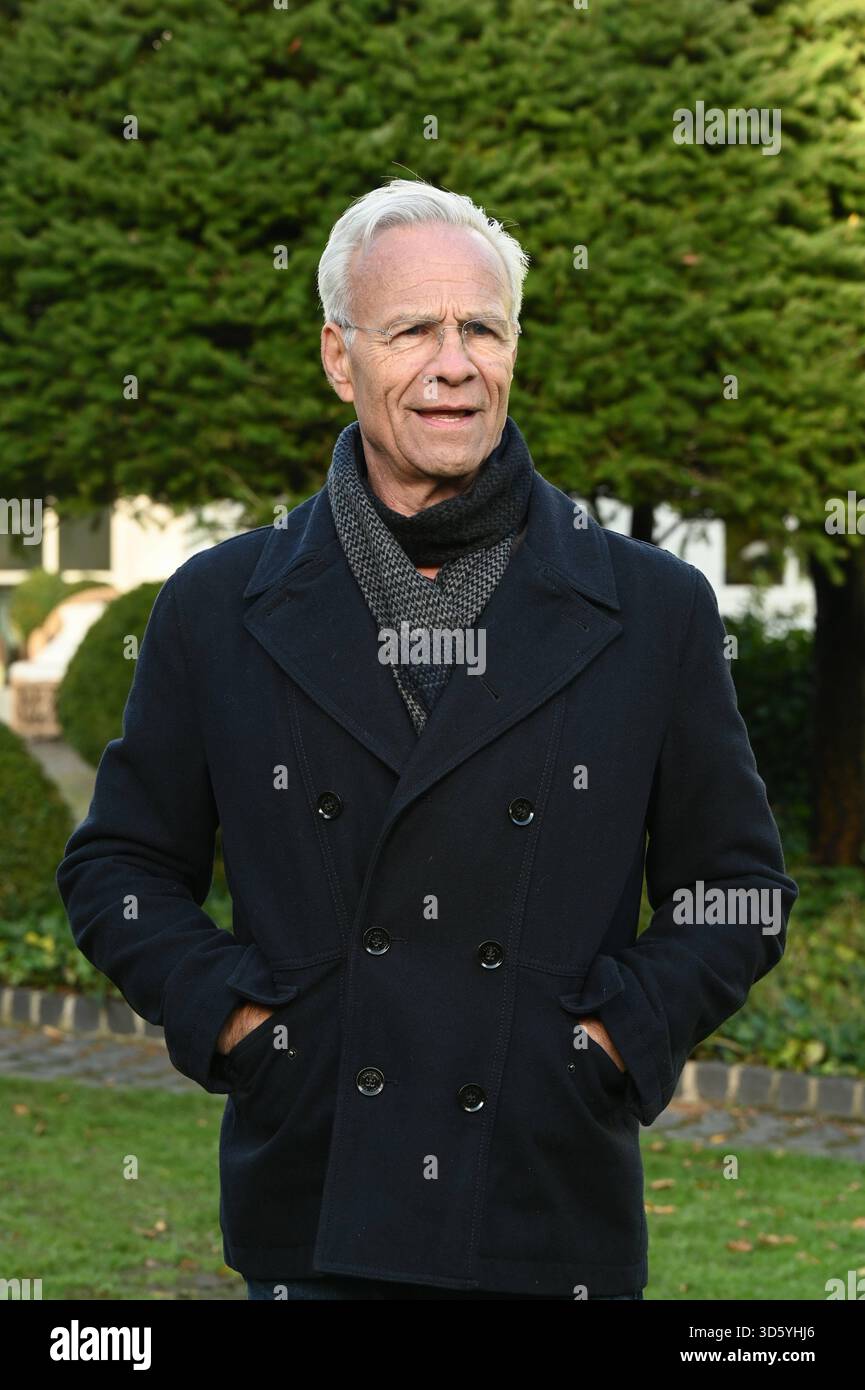 Schauspieler Klaus J. Behrendt Kommissar Max Ballauf posiert am Set des ...