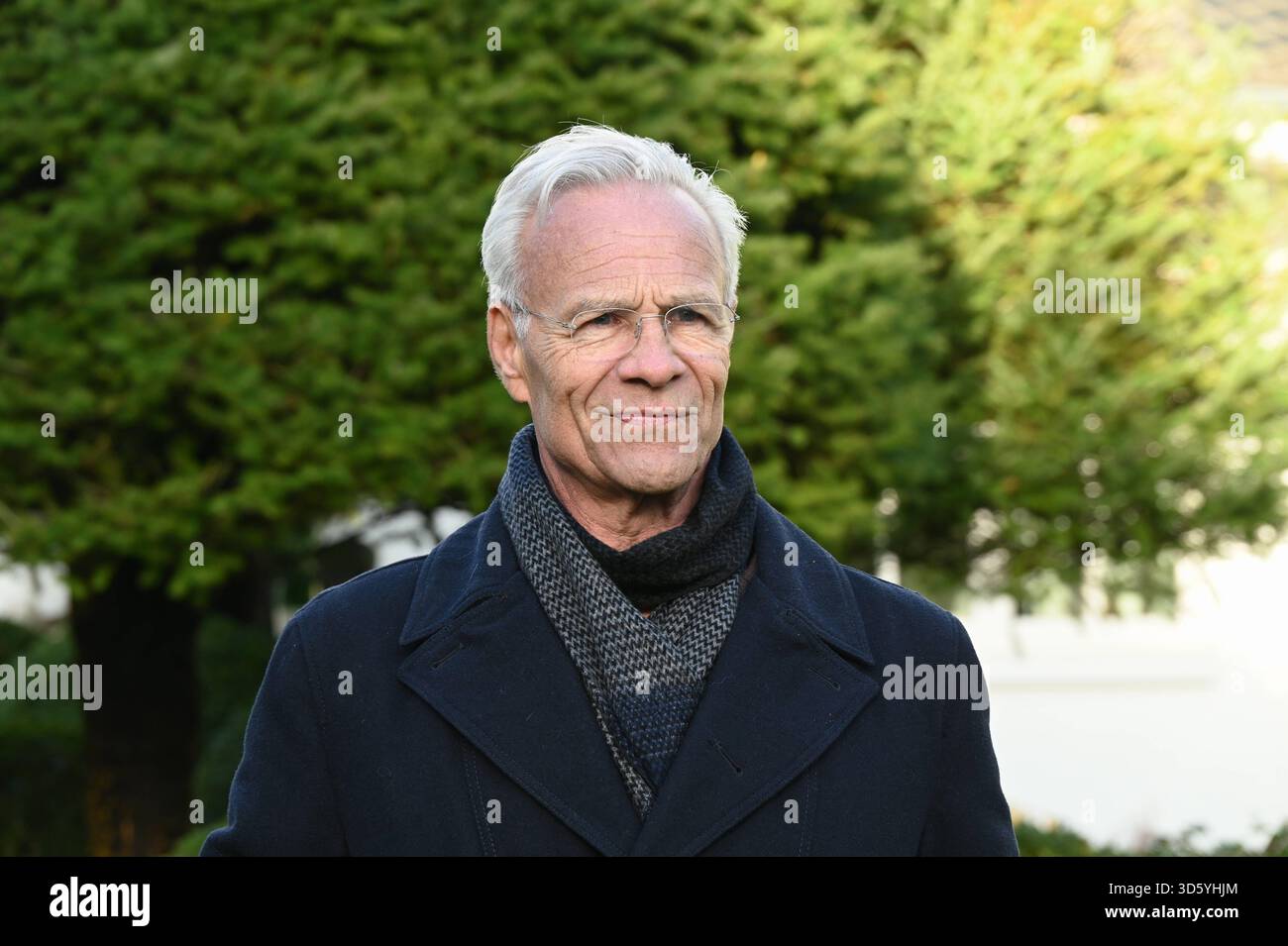 Schauspieler Klaus J. Behrendt Kommissar Max Ballauf posiert am Set des ...