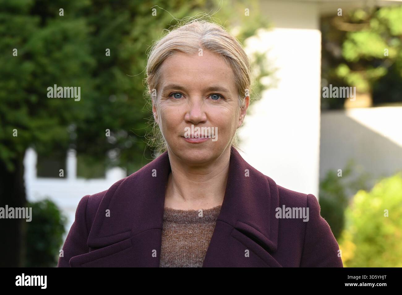 Schauspielerin Alexandra Schalaudek posiert am Set des 98. Kölner ...