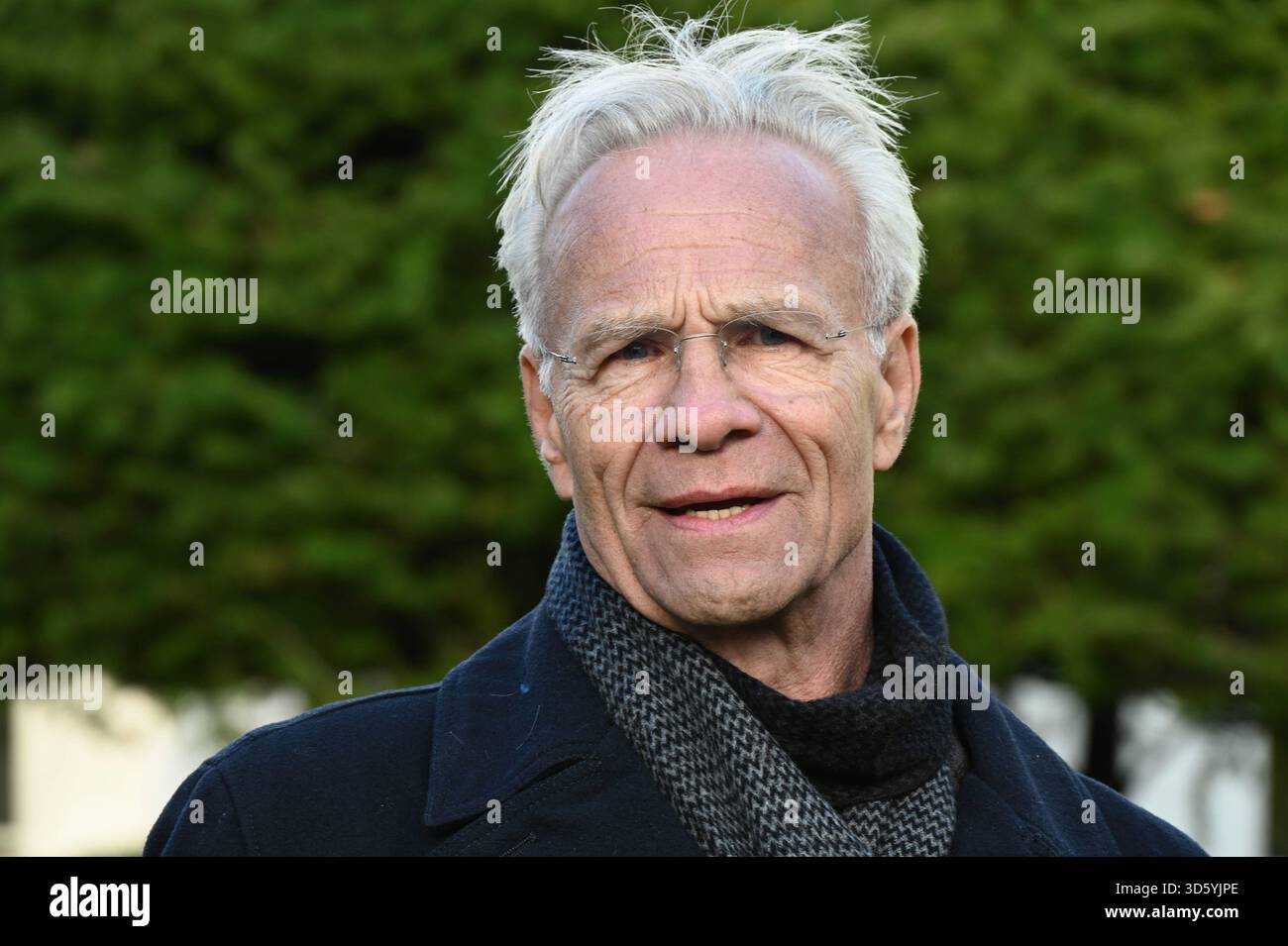 Schauspieler Klaus J. Behrendt Kommissar Max Ballauf posiert am Set des ...