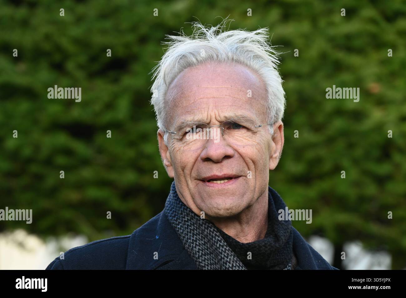 Schauspieler Klaus J. Behrendt Kommissar Max Ballauf posiert am Set des ...