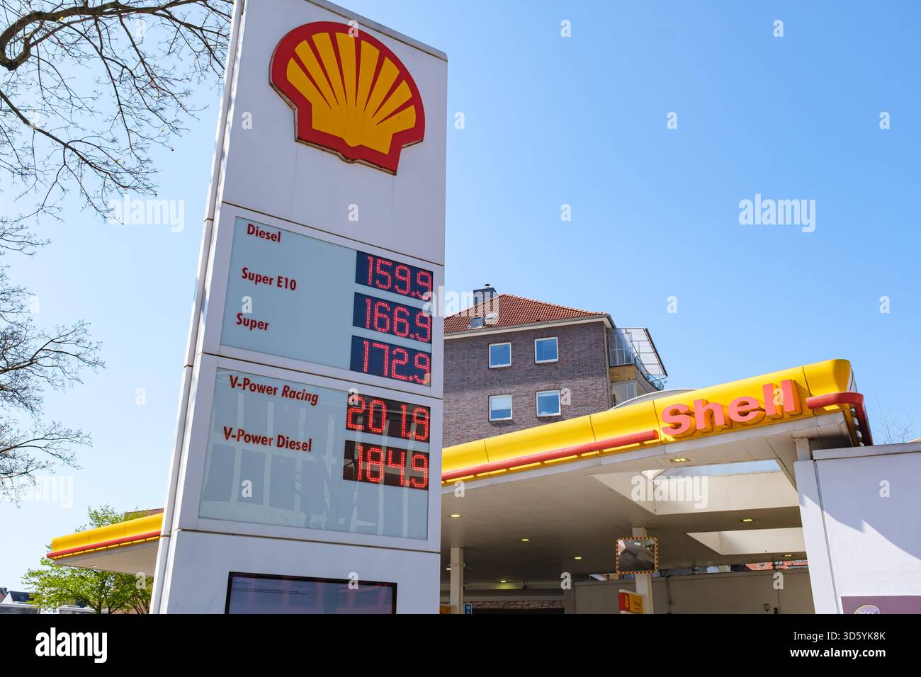 Shell eco gasoline sign hi-res stock photography and images - Alamy