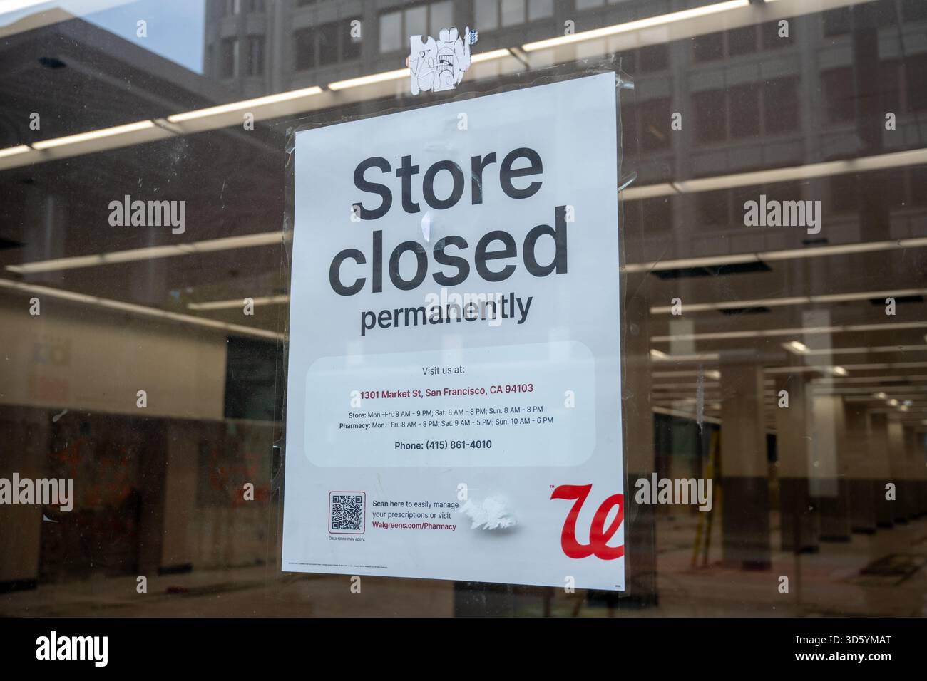 Store closed permanently sign on Walgreens storefront window with ...