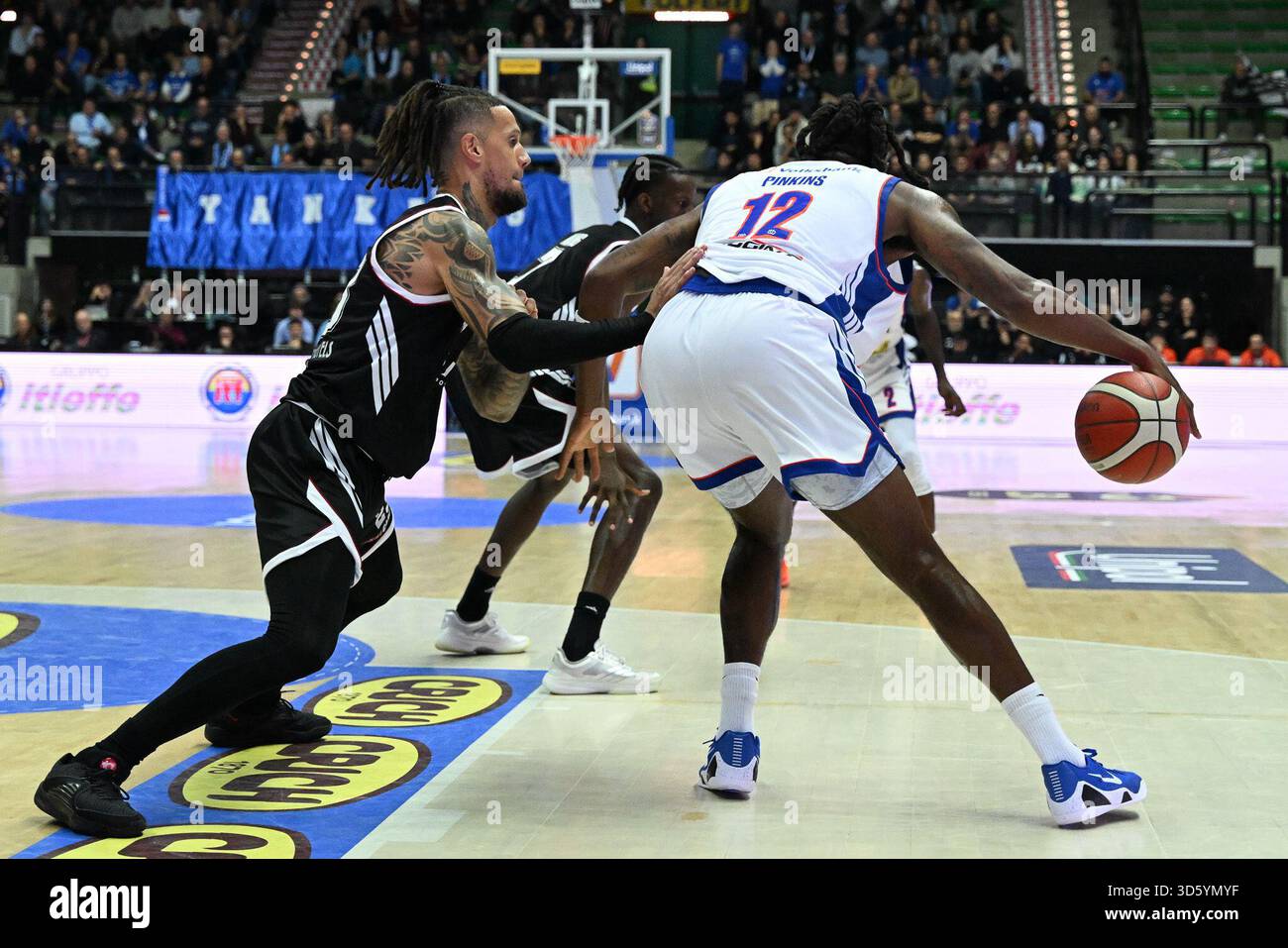 Kruize Pinkins ( Nutribullet Treviso Basket Stock Photo - Alamy