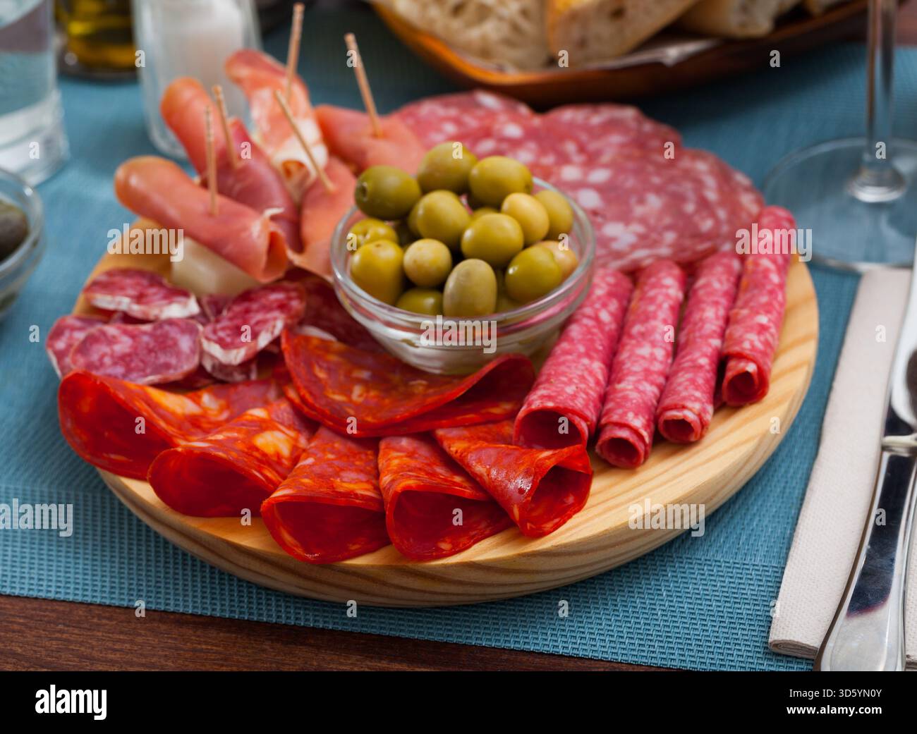 Spanish sausage sliced - chorizo, fuet, jamon, salami, bacon Stock ...