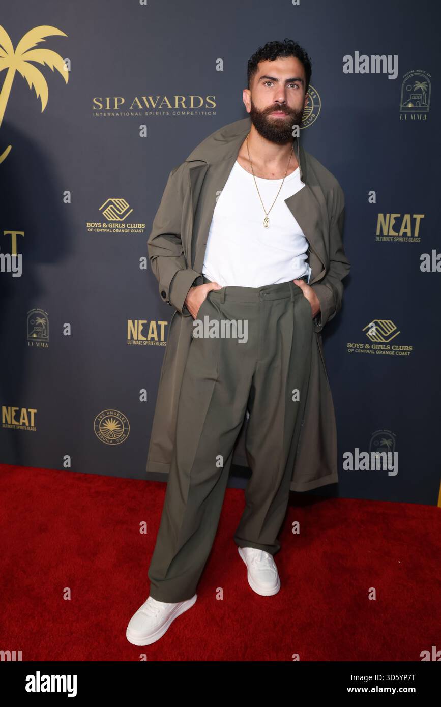 Costa Mesa, California, USA. 15th November, 2025. Reza Jackson ...