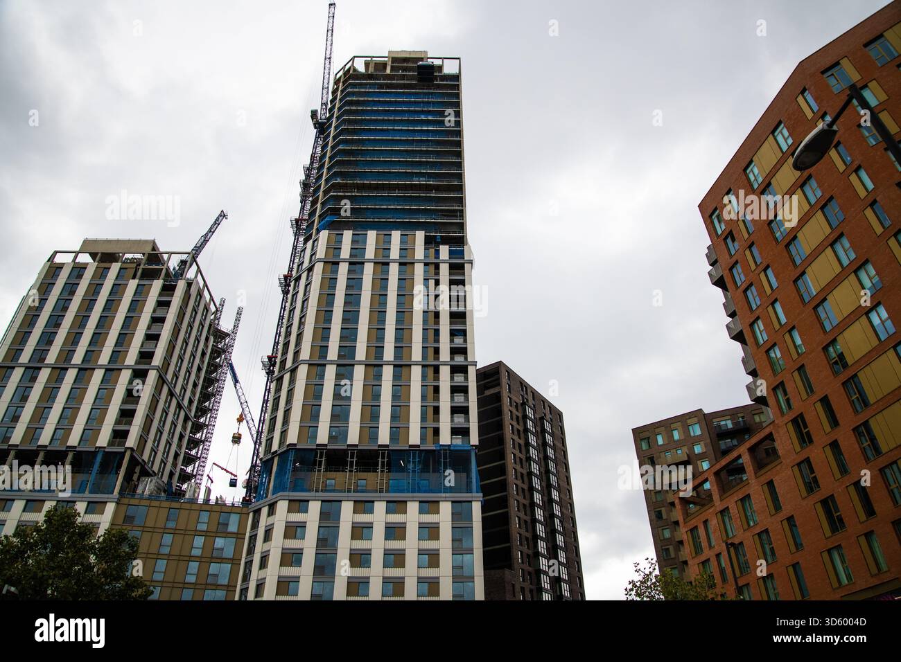 Buildings under construction works hi-res stock photography and images ...