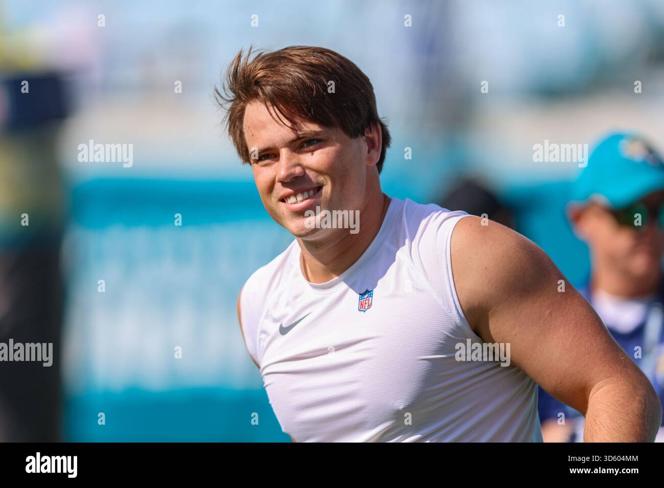 Los Angeles Chargers place kicker Cameron Dicker (11) warms up before ...
