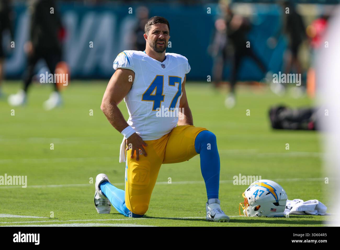 Los Angeles Chargers long snapper Josh Harris (47) warms up before an ...