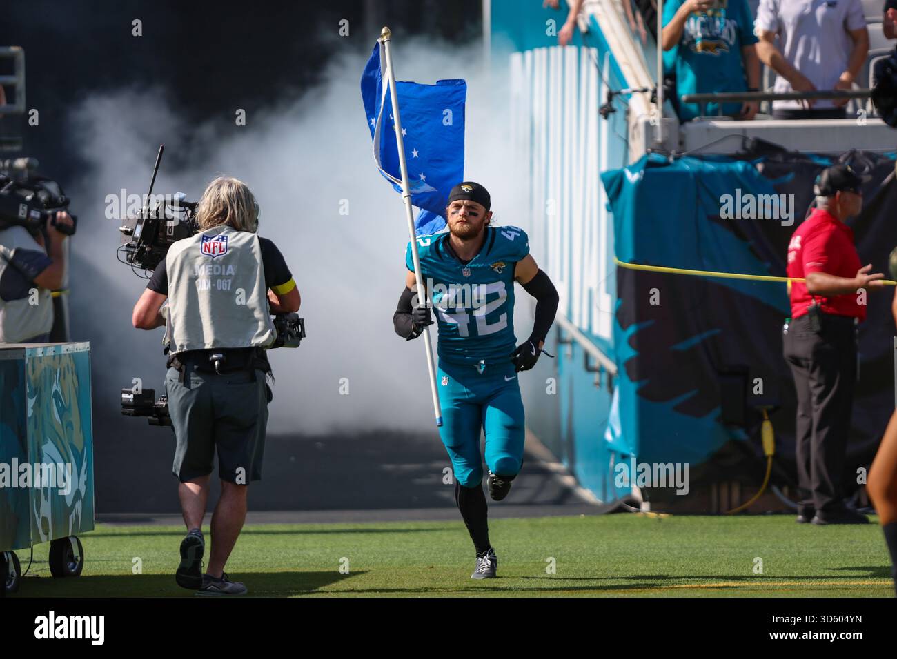 Jacksonville Jaguars safety Andrew Wingard (42) runs onto the field for ...