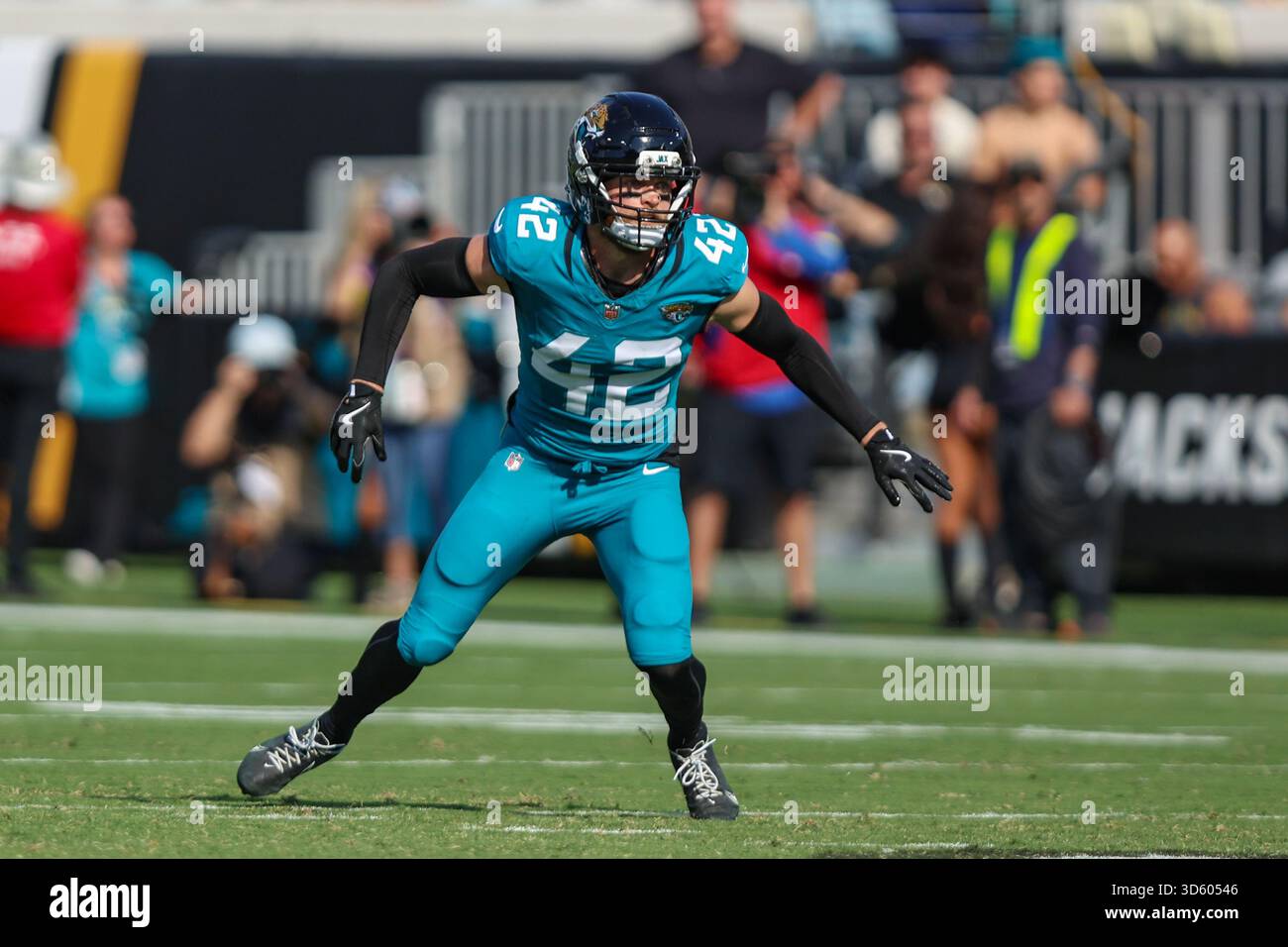 Jacksonville Jaguars safety Andrew Wingard (42) runs to the ball during ...
