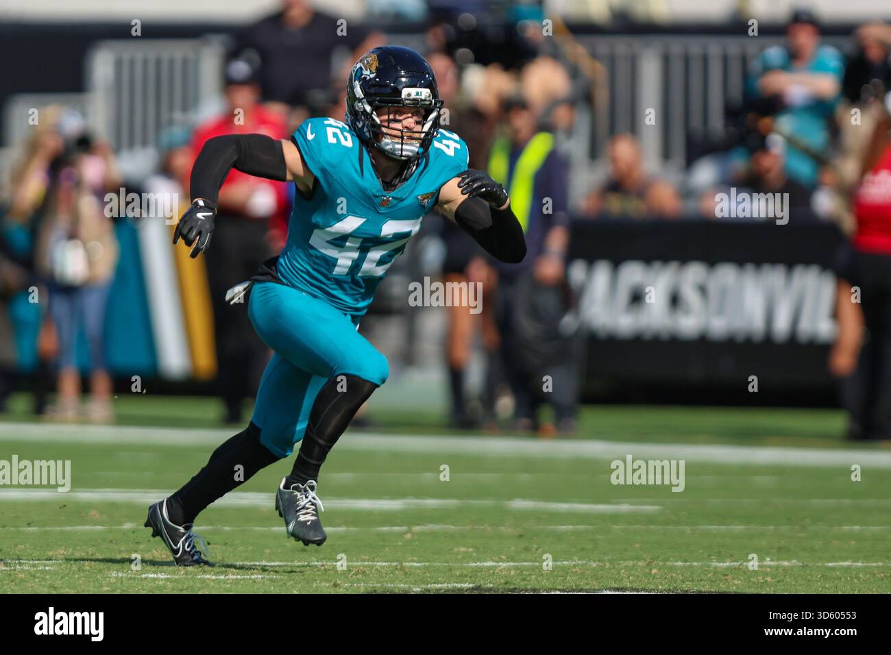 Jacksonville Jaguars safety Andrew Wingard (42) runs to the ball during ...