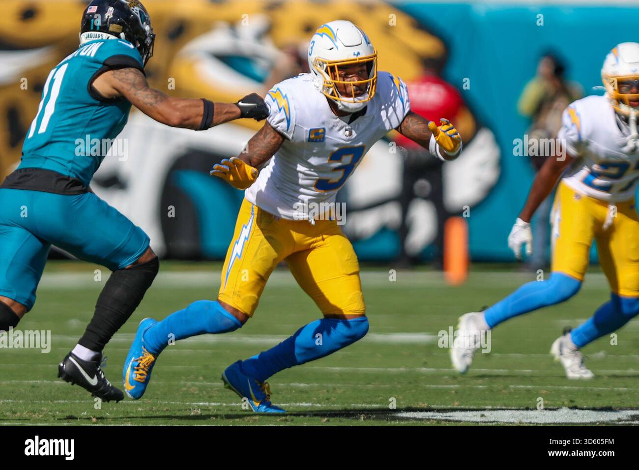 Los Angeles Chargers safety Derwin James Jr. (3) runs to the ball ...
