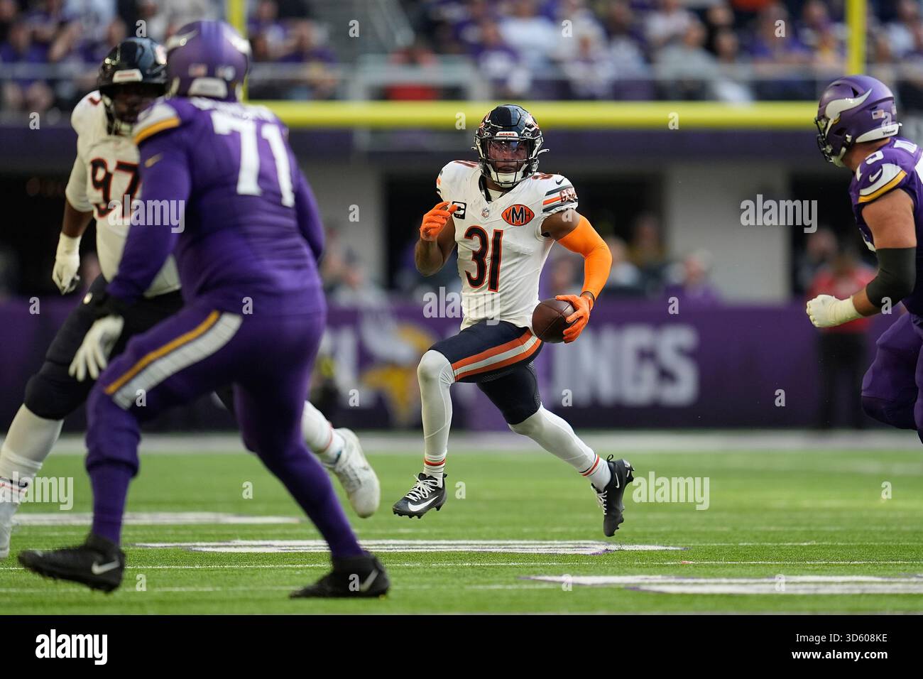 Chicago Bears safety Kevin Byard (31) runs with the football after ...