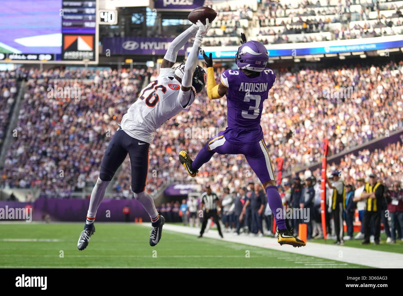 Chicago Bears cornerback Nahshon Wright (26), left, intercepts a pass ...