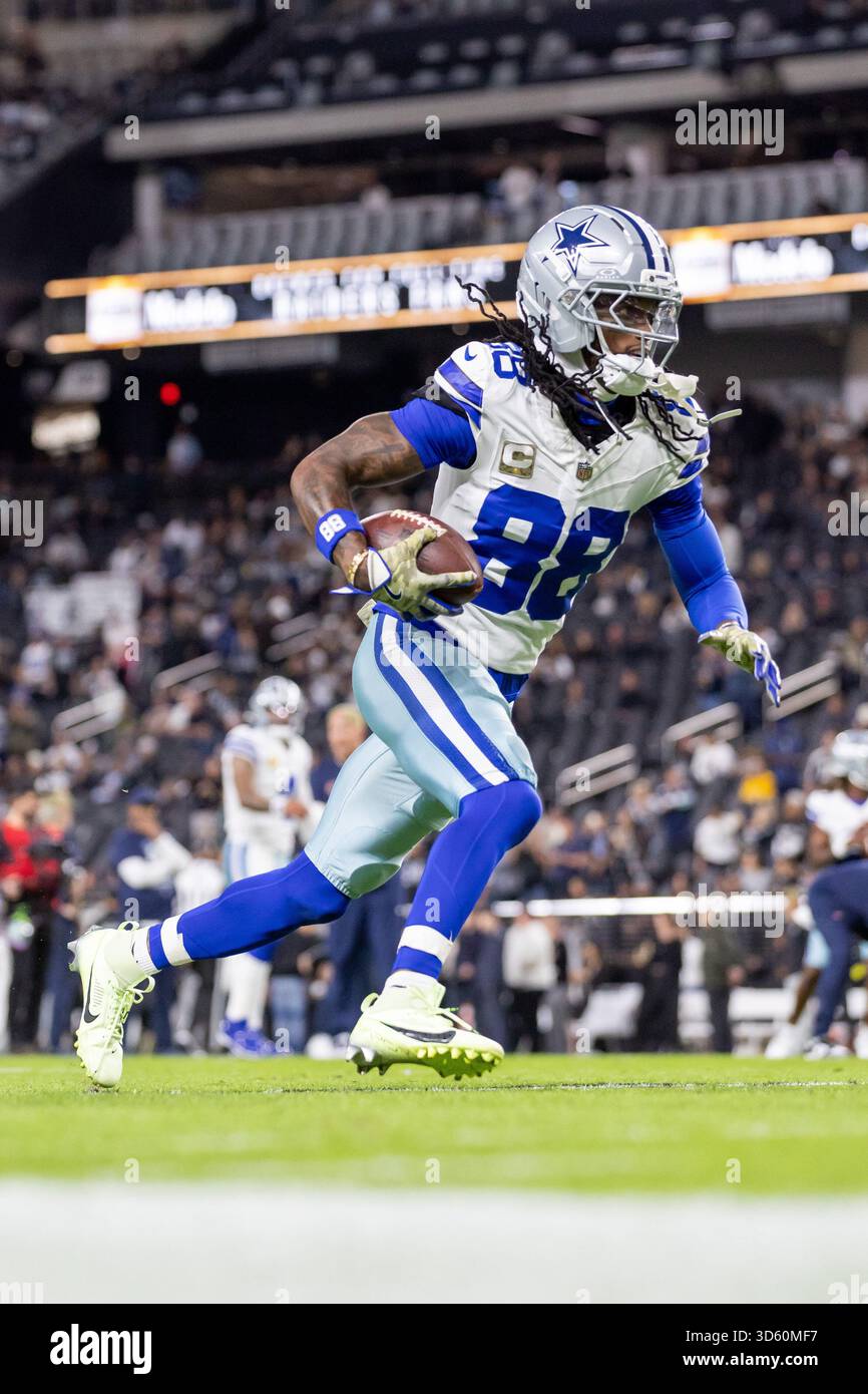Dallas Cowboys wide receiver CeeDee Lamb (88) warms up before playing ...