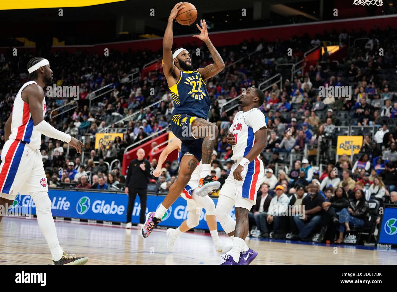 Indiana Pacers forward Isaiah Jackson (22) goes up to shoot against ...