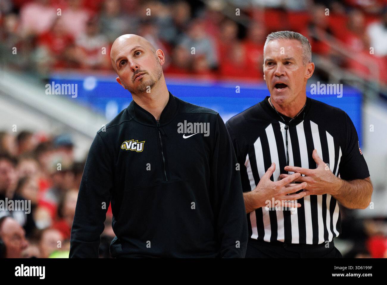 Virginia Commonwealth head coach Phil Martelli, left, reacts while ...