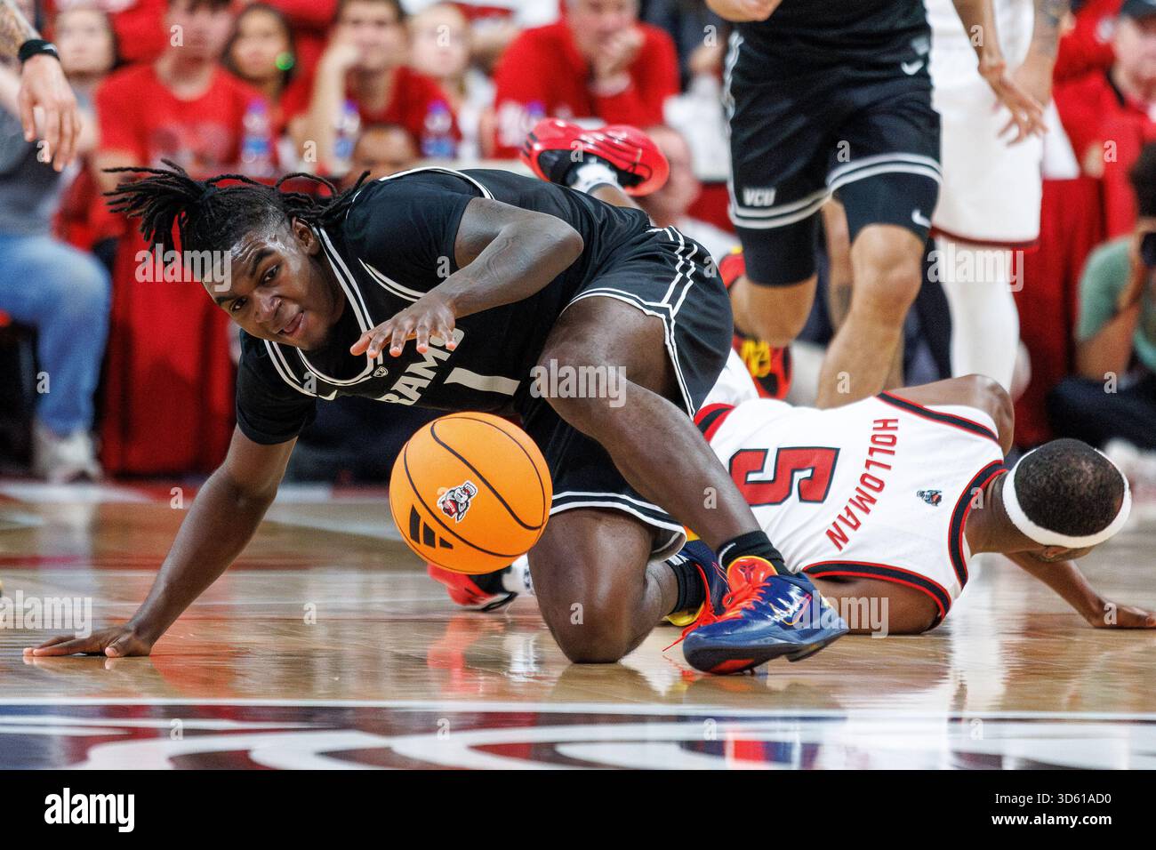 Virginia Commonwealth's Nyk Lewis (1) reaches for a loose ball ahead of ...