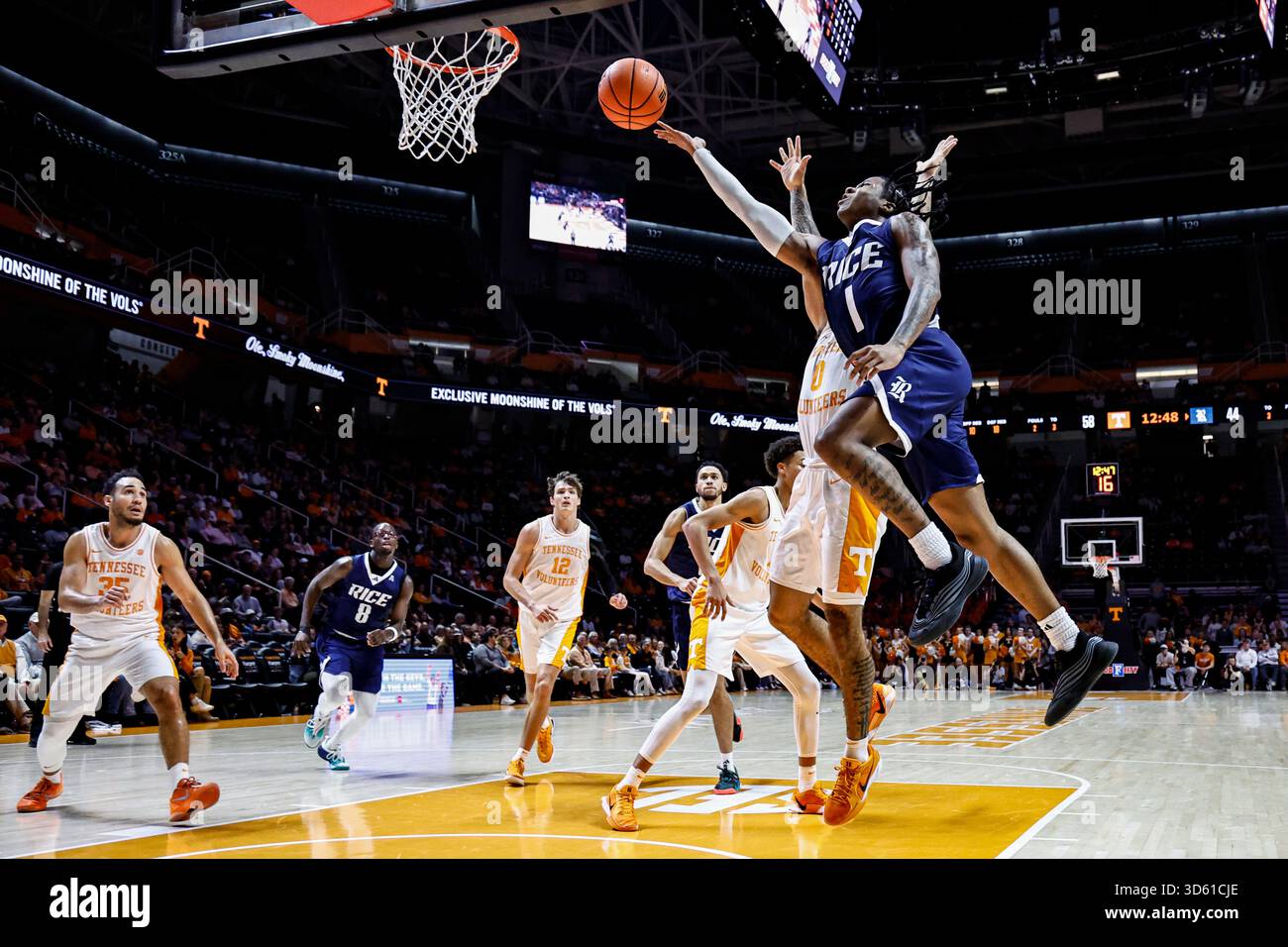 Rice guard Cam Carroll (1) shoots past Tennessee guard Ja'Kobi ...