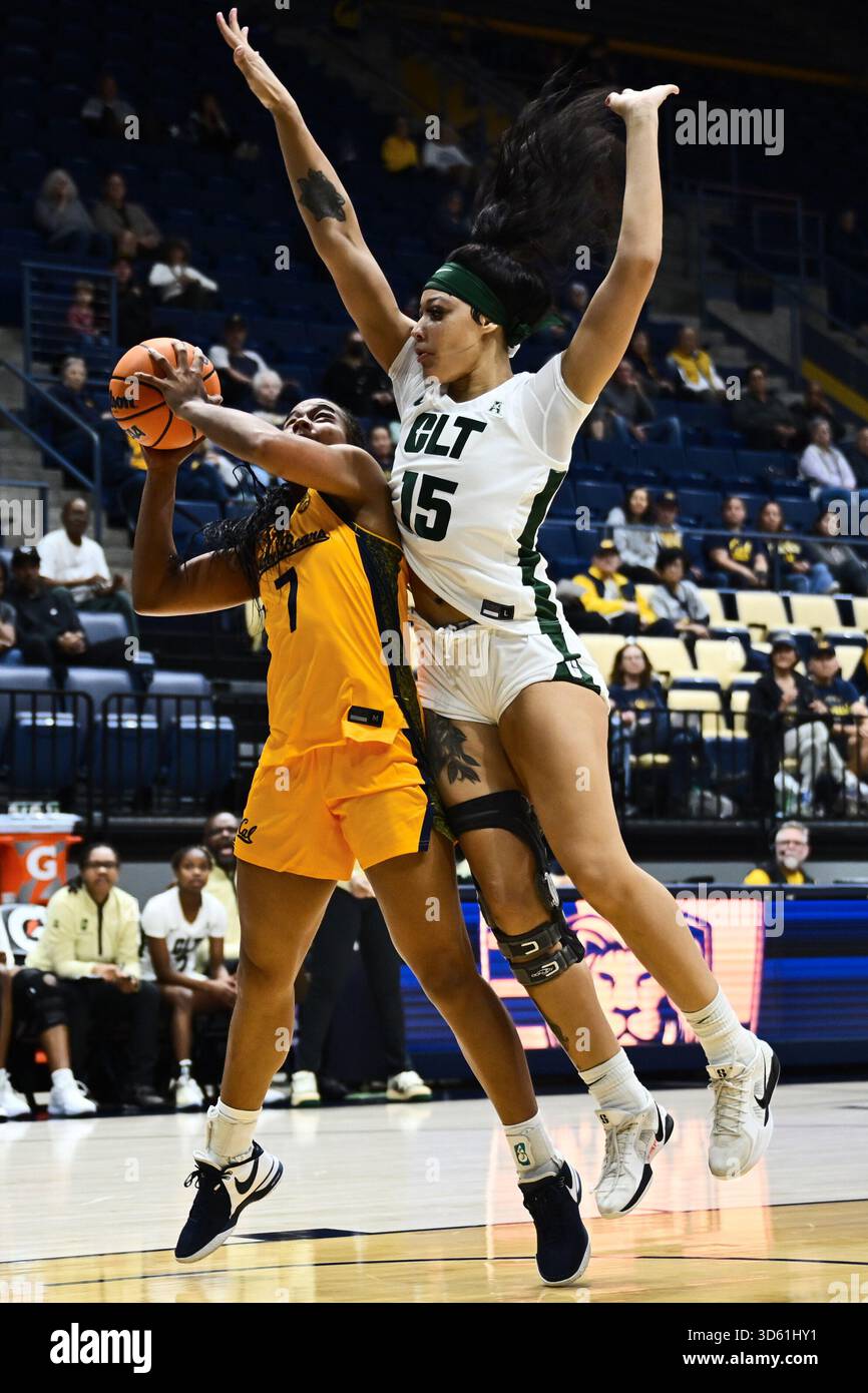 BERKELEY, CA - NOVEMBER 15: Charlotte 49ers center Daphane White (15 ...